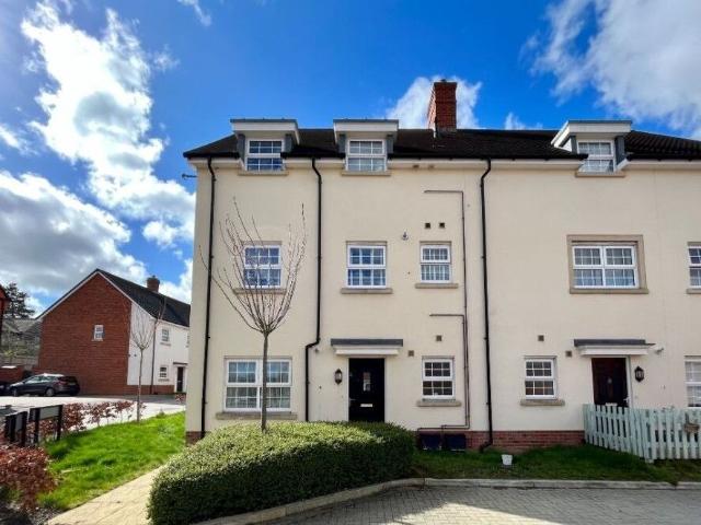 Runnymede Drive, Odiham, Hook, Hampshire RG29, 1 bed property to rent, £1,100 pcm | PrimeLocation