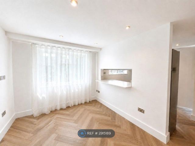 Runnymede, London SW19, 2 bed maisonette to rent, £2,500 pcm | PrimeLocation