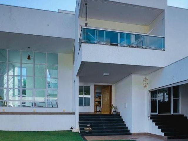 Rua 3 Casa 4 suítes lote 800m² 520m² de construção