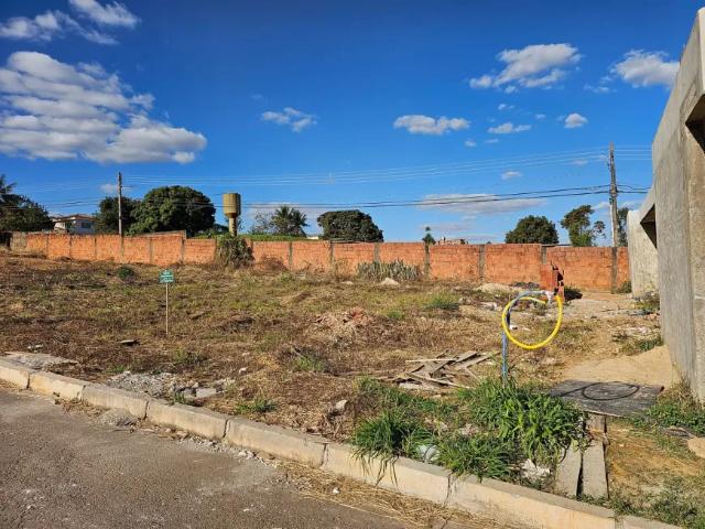 Rua 04 Excelente lote de 300m² em condominio padrão americano!