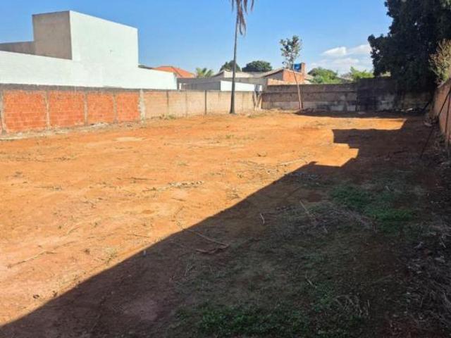 Rua 08, lote plano, pronto para construir, com água e luz, IPTU, condomínio com rua larga