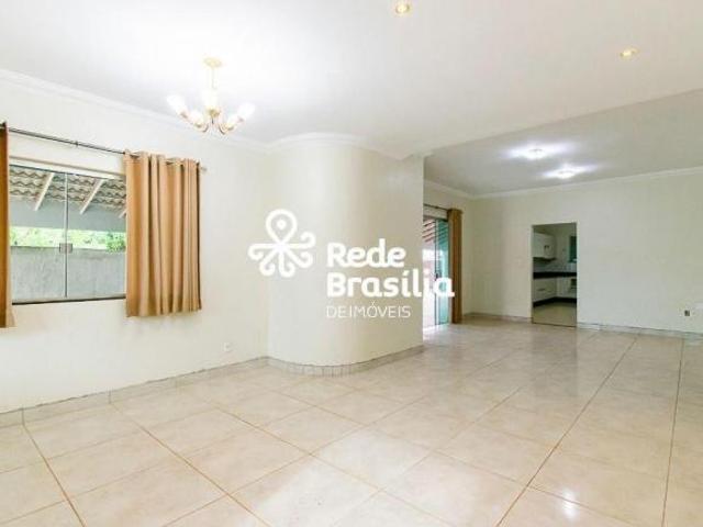 Rua 10 Casa com 3 quartos 2 suítes 9 vagas de garagem Vicente Pires