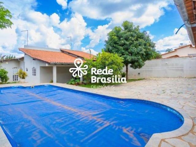 RUA 10 Casa com 4 quartos sendo 2 suítes à venda Vicente Pires