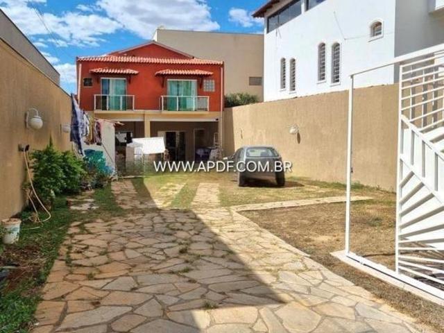 Rua 12 de Vicente Pires  Lote 400 metros, Casa de 2 pavimentos, Casa composta de 4 Quartos, 3 Suítes