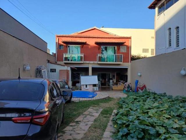 Rua 12 ótimo sobrado 04 qts 02 suítes condomínio vazado para Estrutural! Excelente localização!