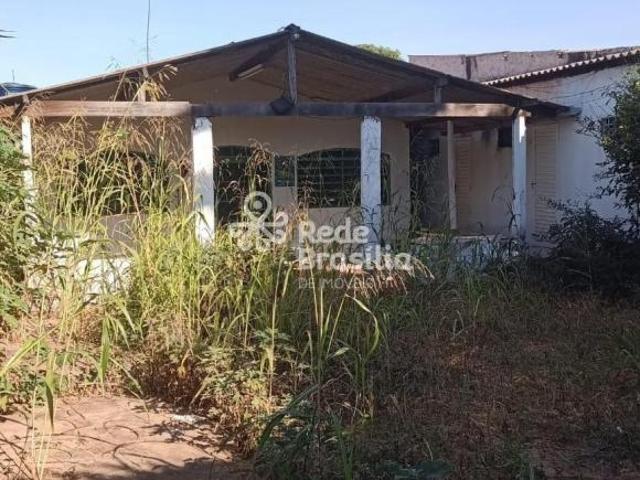 RUA 15 Quadra 14 Parque Esplanada V Valparaiso de Goiás Casa de 3 quartos para reforma!