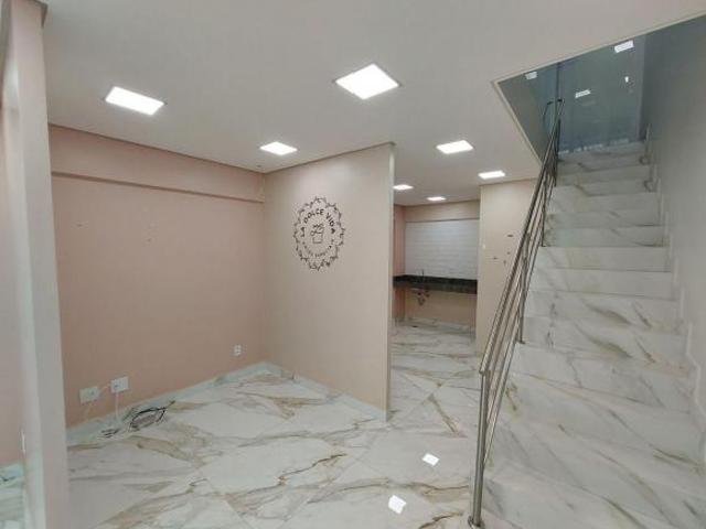 Rua 25 sul, loja comercial com mezanino com 72,76m², reformada com ar condiciona