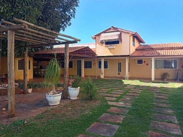 RUA 4 VICENTE PIRES VENDE Casa em Lote Comercial 800m2 02 quartos, 01 suíte, 01 banheiro social