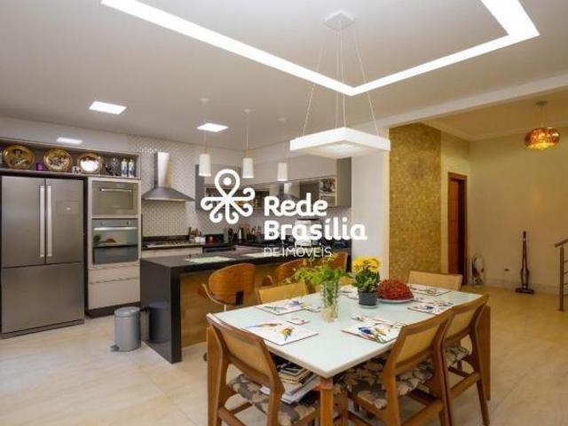 Rua 4 | Casa de 2 pavimentos com 4 Quartos sendo 3 Suítes e 9 Vagas de Garagem Vicente pires