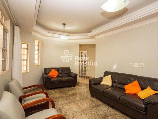 Rua 4 Condomínio Imperial Casa com 3 quartos suítes 1 vaga Vicente Pires