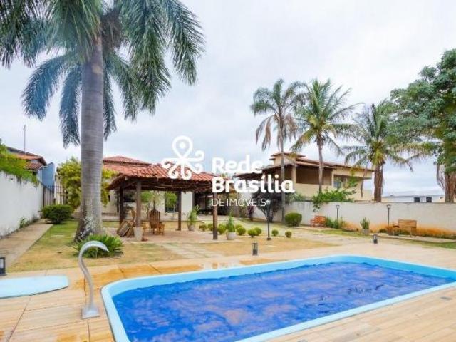 Rua 6 | Casa reformada com 3 quartos 1 suíte 4 vagas de garagem estuda permuta Vicente Pires