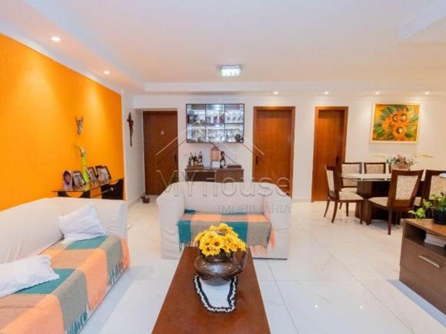 Rua 8 Res. Tropical 154m² 4 quartos + DCE 2 vagas soltas