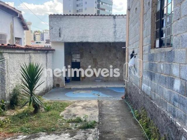Rua de fácil acesso, próxima a Av. Silviano Brandão