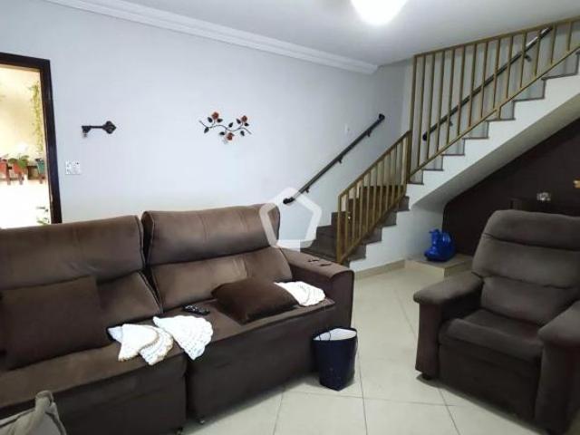 Rua Oleiros, 16 Vila Carmosina