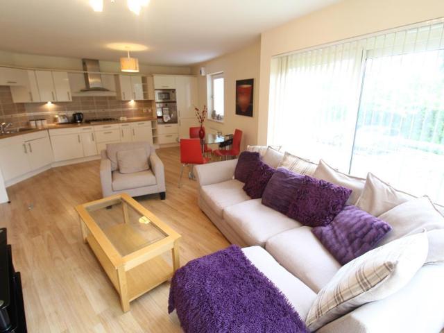 Rubislaw View, Kepplestone, Aberdeen. 2 bed flat to rent £1,195 pcm £276 pw