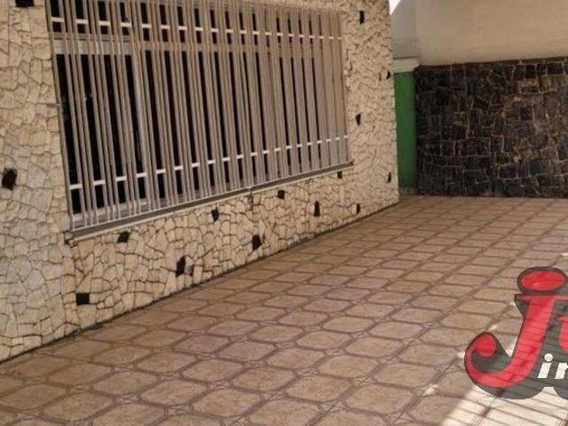RUDGE RAMOS SOBRADO 3 DORMITÓRIOS 4 VAGAS