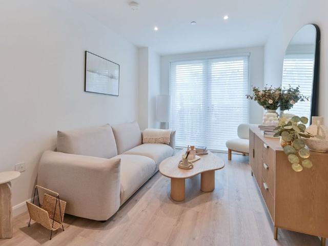 Rufus Lodge, Earlsfield, Wimbledon SW18, 2 bed flat to rent, £3,450 pcm | PrimeLocation