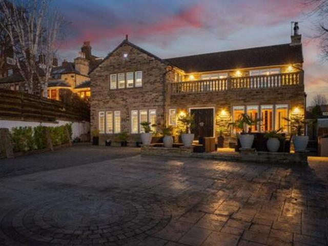 Rufford House, Rufford Avenue, 4 Bedroom Detached