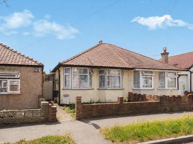 Rugby Avenue, Wembley 2 bed terraced bungalow to rent £2,050 pcm £473 pw