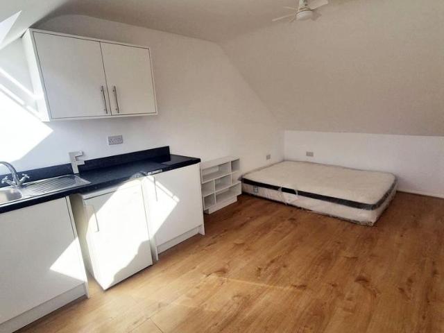 Rugby Close, Harrow HA1 Studio to rent £1,150 pcm £265 pw