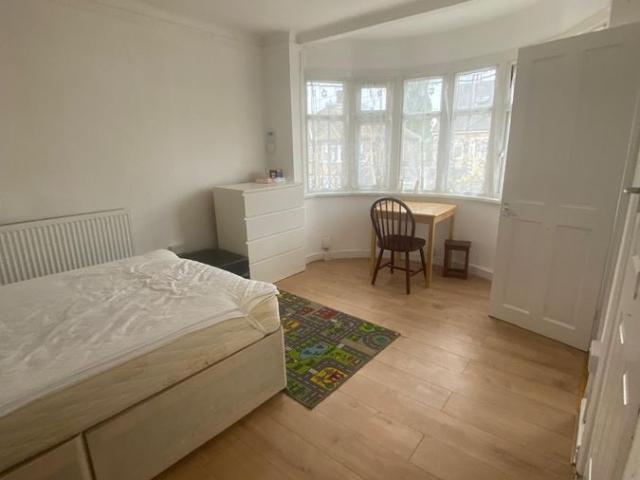 Rugby Close, Harrow HA1, Studio to rent, £1,200 pcm | PrimeLocation