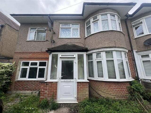 Rugby Close, Harrow Studio to rent £1,050 pcm £242 pw