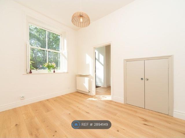 Rugby Mansions, London W14, 2 bed flat to rent, £3,250 pcm | PrimeLocation