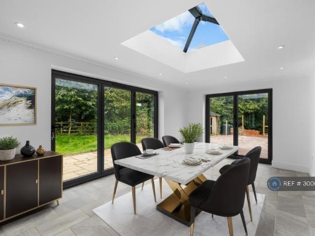 Rugby Road, Lutterworth, LE17 5 bed detached house to rent £3,500 pcm £808 pw