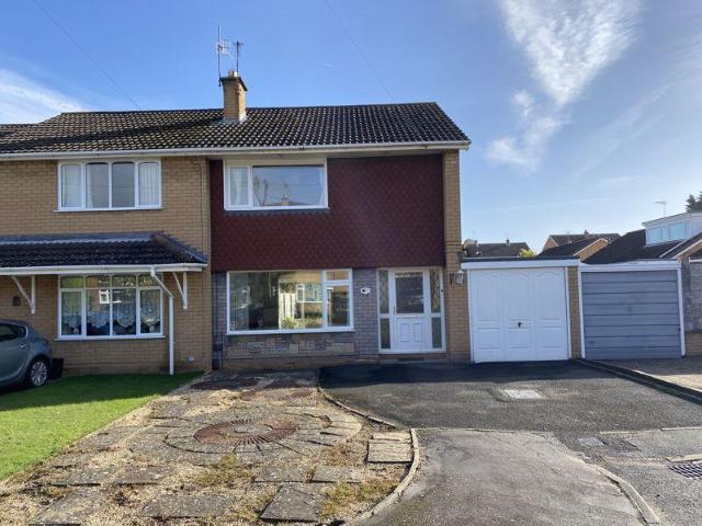 Rugby Road, Stourbridge DY8 3 bed semi detached house to rent £1,175 pcm £271 pw