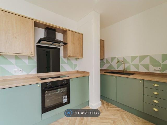 Rugby, Rugby CV21, 1 bed flat to rent, £1,025 pcm | PrimeLocation