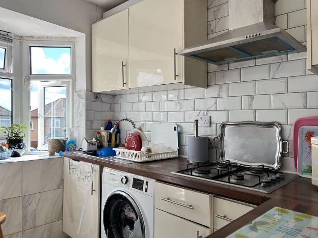 Ruislip Road, Greenford, Middlesex UB6, 1 bed flat to rent, £1,800 pcm | PrimeLocation
