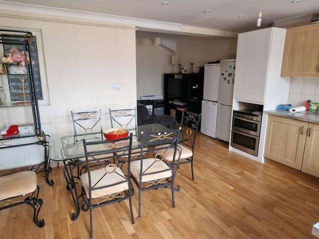 Ruislip Road, Greenford UB6, 2 bed maisonette to rent, £1,850 pcm | PrimeLocation