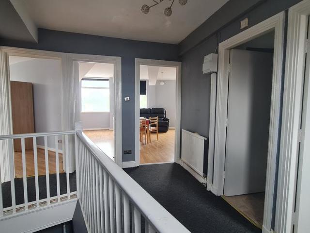 Ruislip Road, Greenford UB6 3 bed flat to rent £1,990 pcm £459 pw