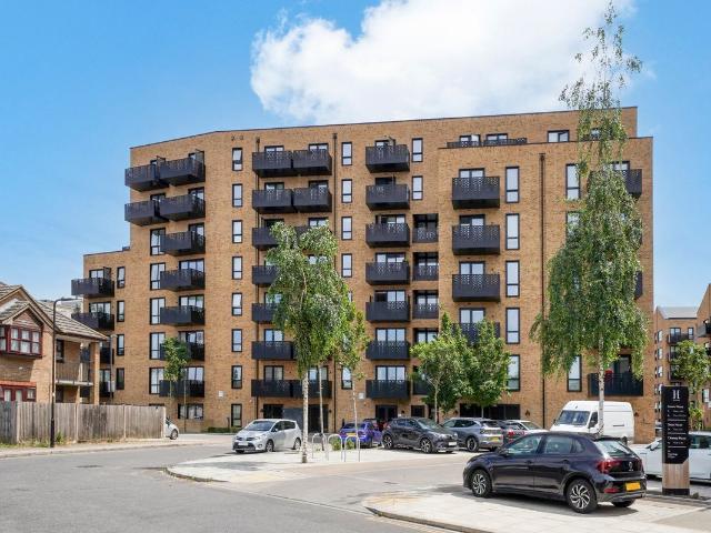 Ruislip Road East, Greenford UB6, 2 bed flat to rent, £1,800 pcm | PrimeLocation