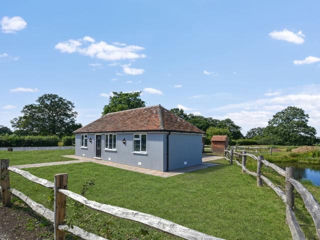 Rural Woodchurch, Kent TN26, 2 bed detached bungalow to rent, £2,200 pcm | PrimeLocation