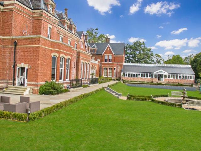 Rural Hawkhurst, Kent TN18, 2 bed flat to rent, £2,300 pcm | PrimeLocation