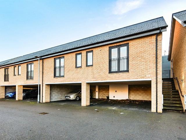 Ruston Close, Reading RG2, 2 bed maisonette to rent, £1,650 pcm | PrimeLocation