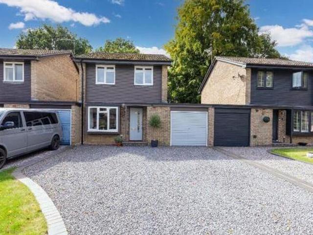 Ruscombe Gardens, Datchet, 3 Bedroom Link
