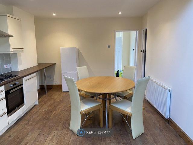 Ruscote Avenue, Banbury OX16, 3 bed end terrace house to rent, £1,400 pcm | PrimeLocation