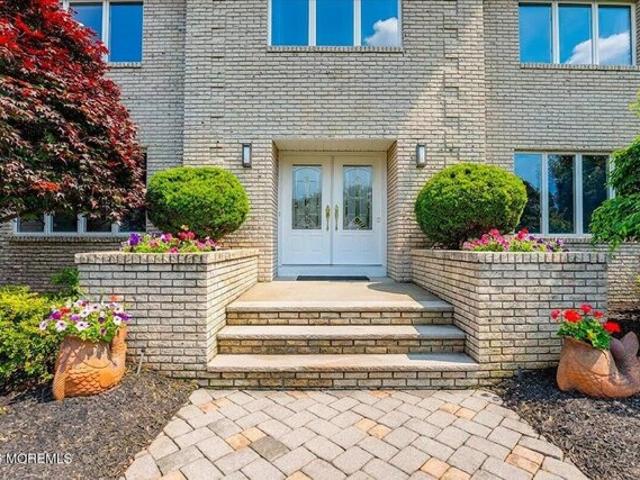 Ruset Ln, Farmingdale, Home For Sale