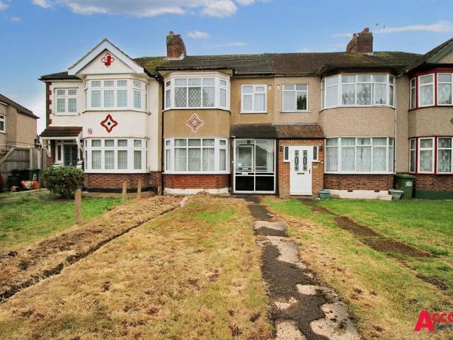 Rush Green Road, Romford, RM7 3 bed semi detached house to rent £1,875 pcm £433 pw