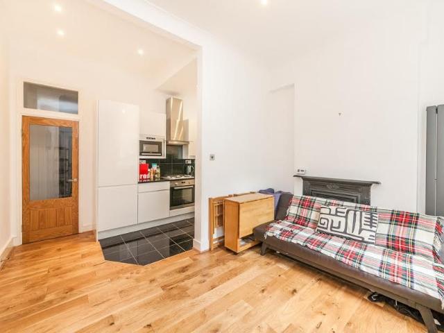 Rushcroft Road, London SW2, 2 bed flat to rent, £2,225 pcm | PrimeLocation
