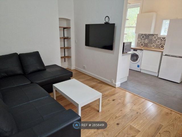 Rushcroft Road, London SW2, 3 bed flat to rent, £3,150 pcm | PrimeLocation