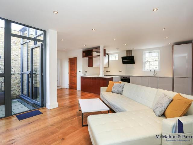 Rushgrove Mews, Rushgrove Street, SE18 3 bed semi detached house to rent £3,350 pcm £773 pw