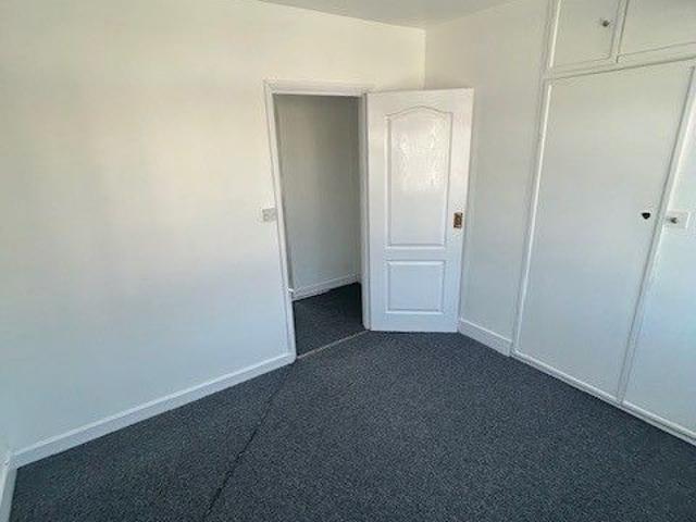 Rushden Gardens, Ilford, Essex IG5, 1 bed flat to rent, £1,000 pcm | PrimeLocation