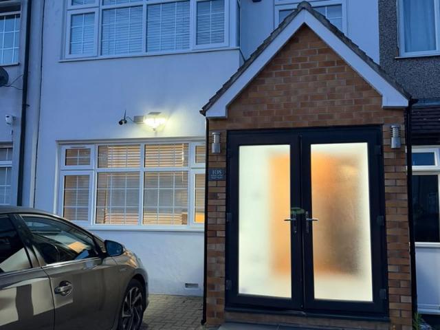 Rushden Gardens, Ilford IG5 3 bed terraced house to rent £2,300 pcm £531 pw