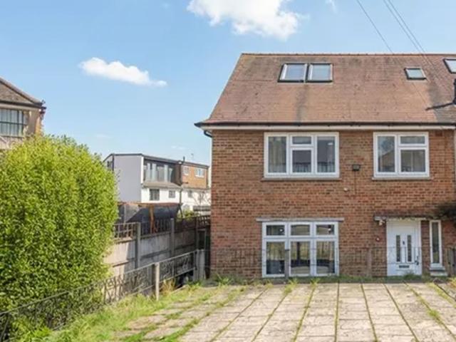 Rushden Gardens, London, NW7 2NY, United Kingdom | 4 bed house for rent #165993227 | Rentberry