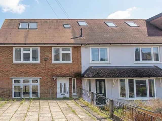 Rushden Gardens, London, NW7 2NY, United Kingdom | 4 bed house for rent #166491953 | Rentberry