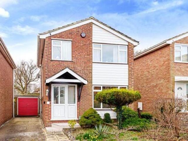 Rushden Way, Farnham, 3 Bedroom Detached