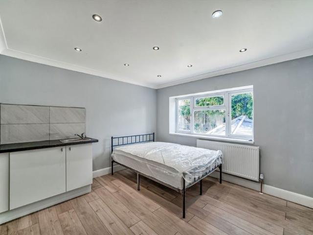 Rushdene Close, UB5, London